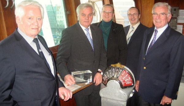 Ehrenpreis der Seemannsmission für Helmuth Ponath, Reederei NSB aus ...