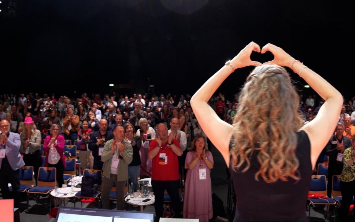 Daniela Landgraf begeistert über 1.000 Gäste auf der BNI DaKon