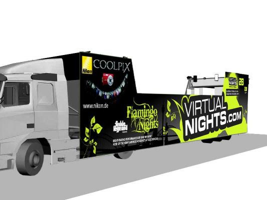 Fedde le Grand spielt auf dem Loveparade-Float von virtualnights ...