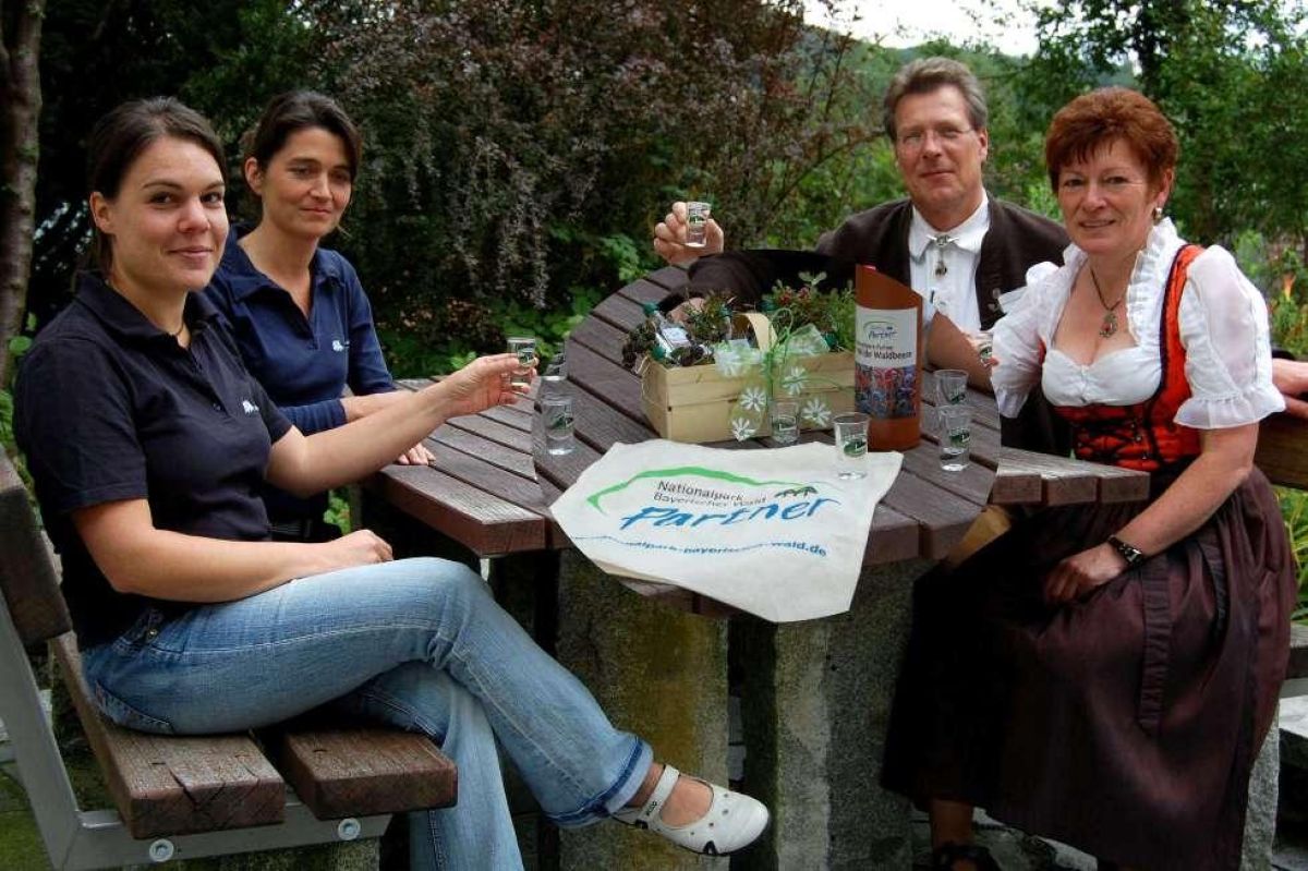 Die „Wilde Waldbeere“ der Nationalpark-Partner: Ein Schnaps, so echt ...