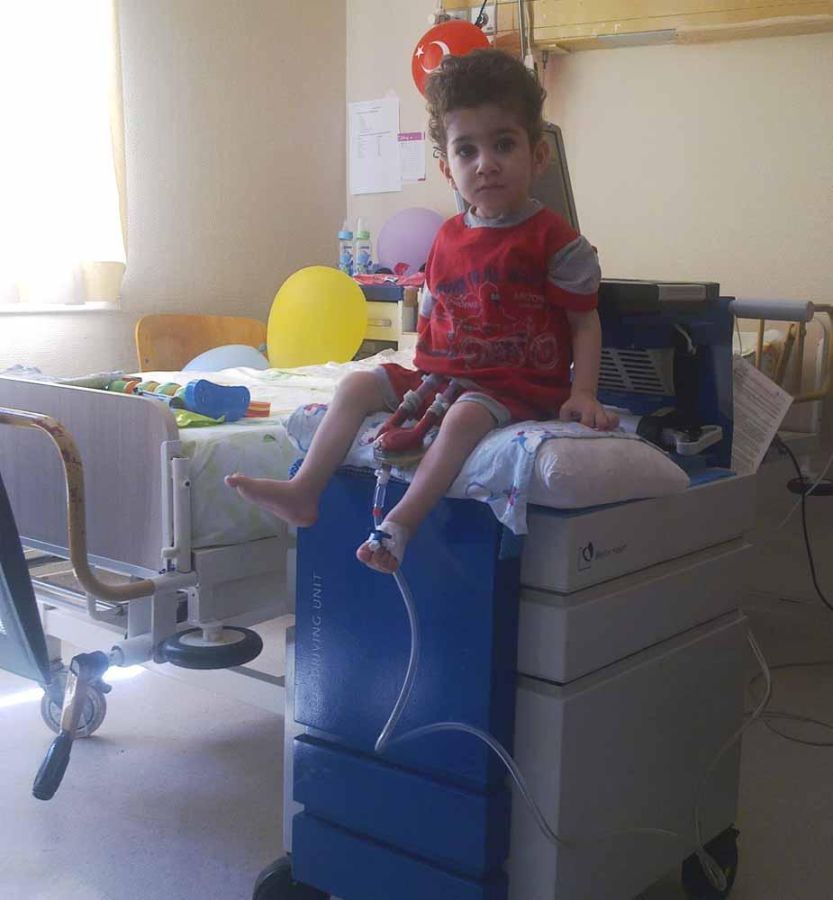 17 Monate altes Kleinkind erhält als jüngster Patient der Türkei das ...