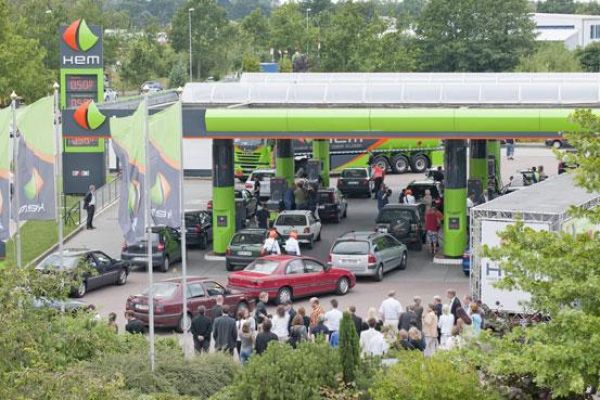 HEM-Tankstellen segeln in Grün und Orange - openPR