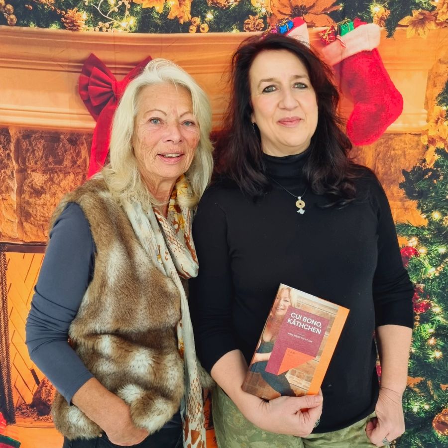 CKM CUI BONO, KÄTHCHEN - Mallorca Schriftstellerin mit Bestseller