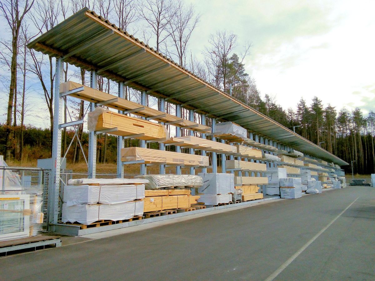 DFH Haus: Lagerplatz für Material aller Art - vom kleinen Karton bis ...