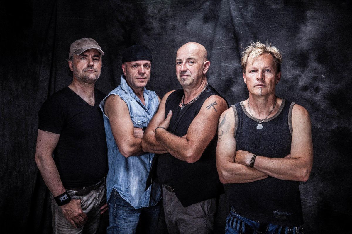 Razzmattazz rocken das Radio & die Charts