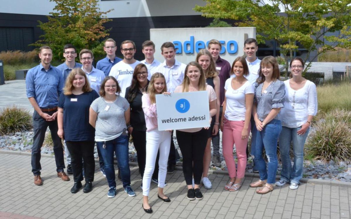 Duales Studium oder klassische Ausbildung in der IT: 16 Auszubildende ...