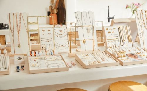 Victoria Schmuck enthüllt die neue Schmuck-Kollektion 2025: Stilvolle ...