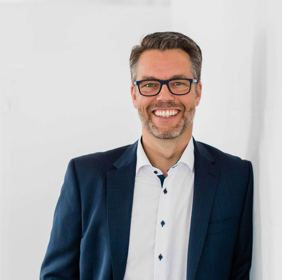 Neuer Podcast „FETTES Recht für Start-Ups“ von Dr. Maik W. Fettes – Ab ...