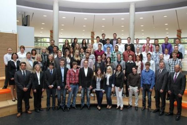 Neue Auszubildende starten bei der AutoVision GmbH: Ausbildung junger ...