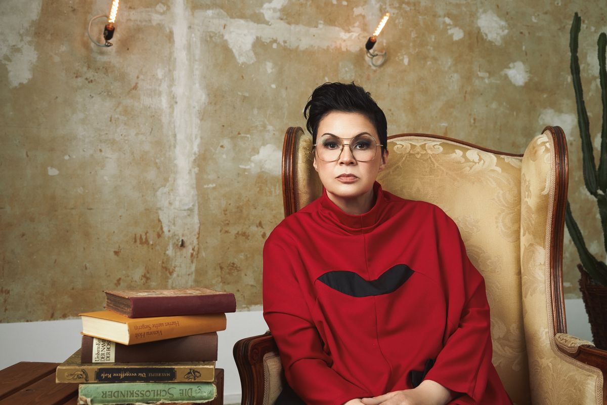 "Die letzte Show": Sucy Pretsch kündigt Premiere ihres Debütromans an ...